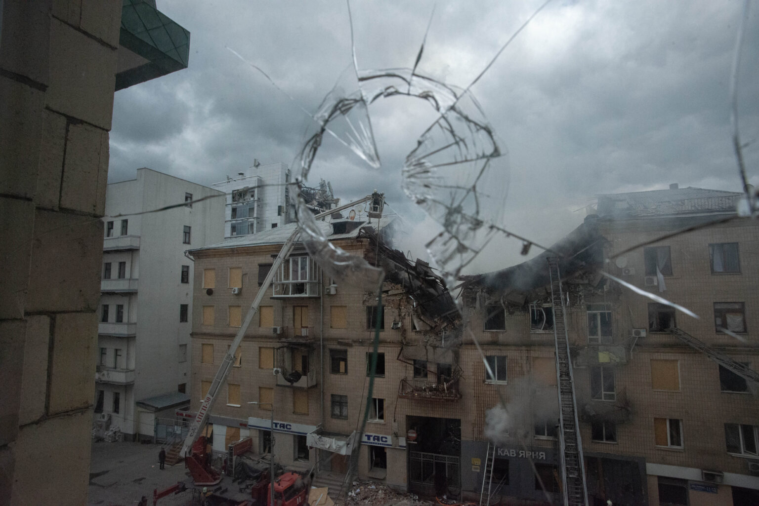 Russian Army Destroyed a High-rise Building in Kharkiv City Center — Photo
