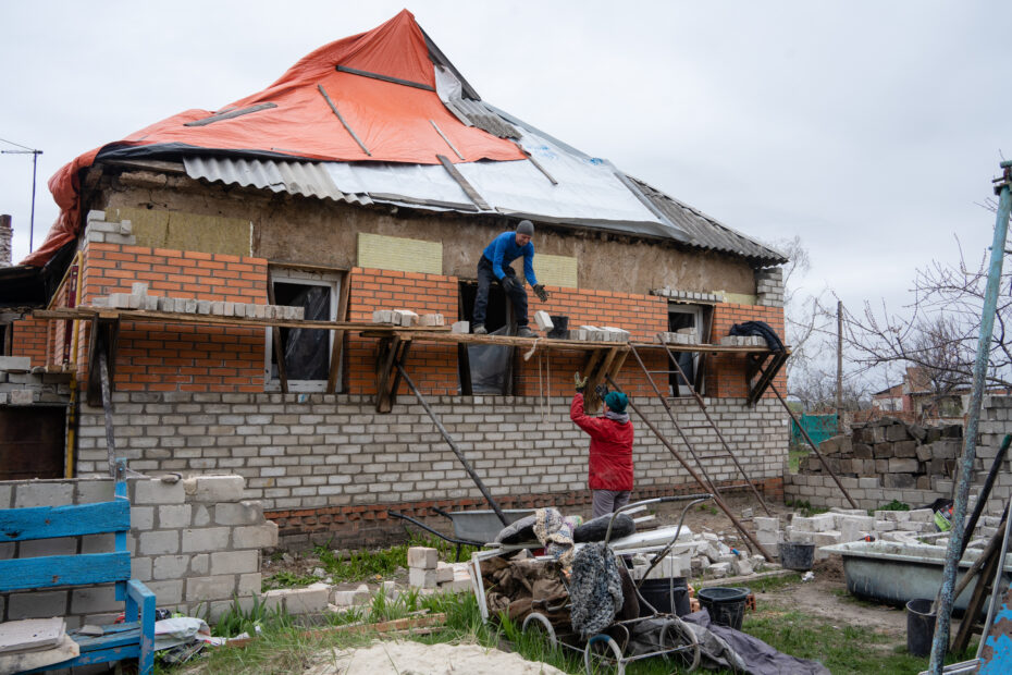 One Day of Rebuilding Life With Family in Ruski Tyshky