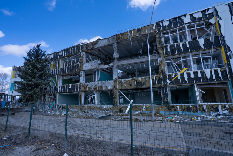 (Photo) Russia damaged lyceum that was being restored after attack in 2022